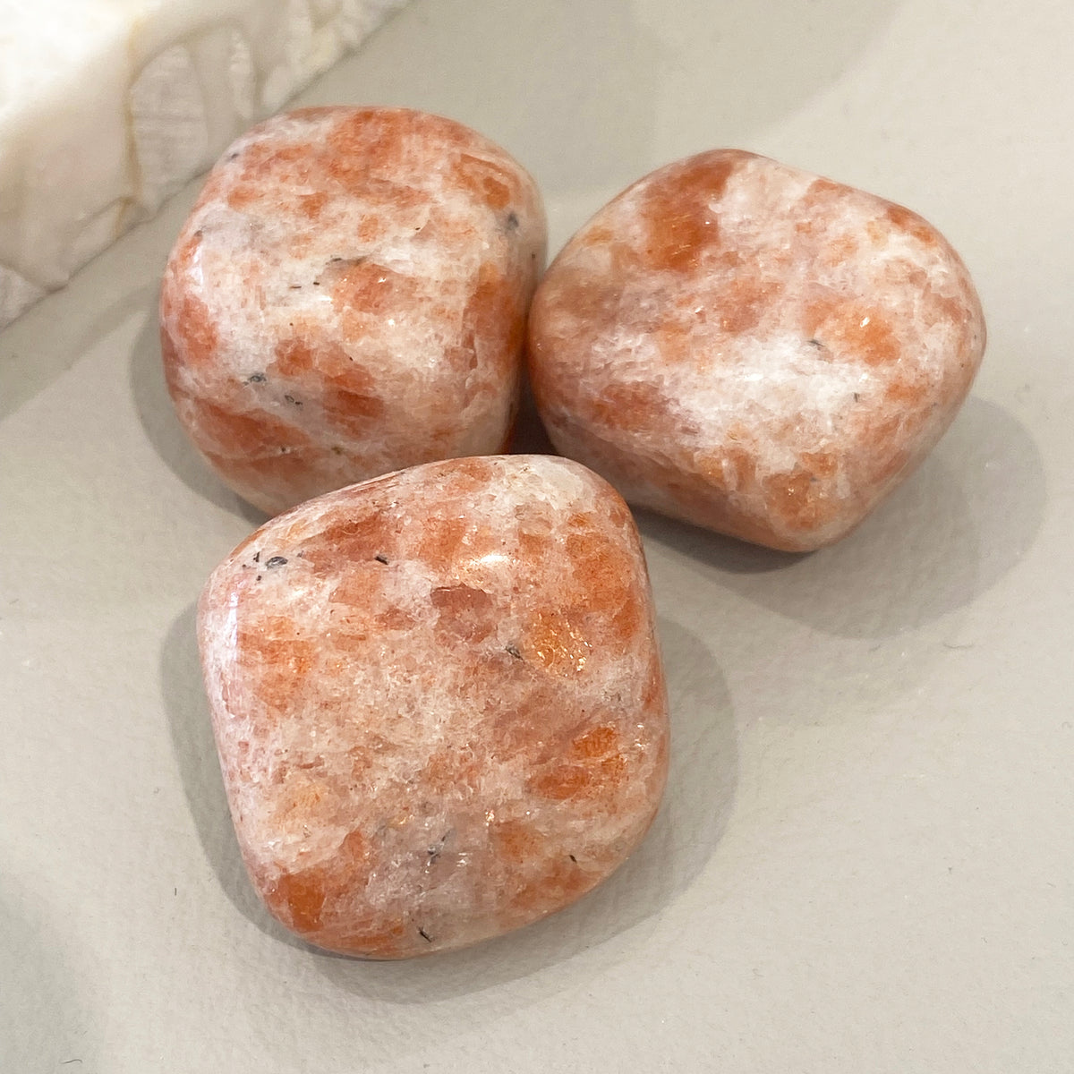 Sunstone Tumbled Stone – Tesori Bellini