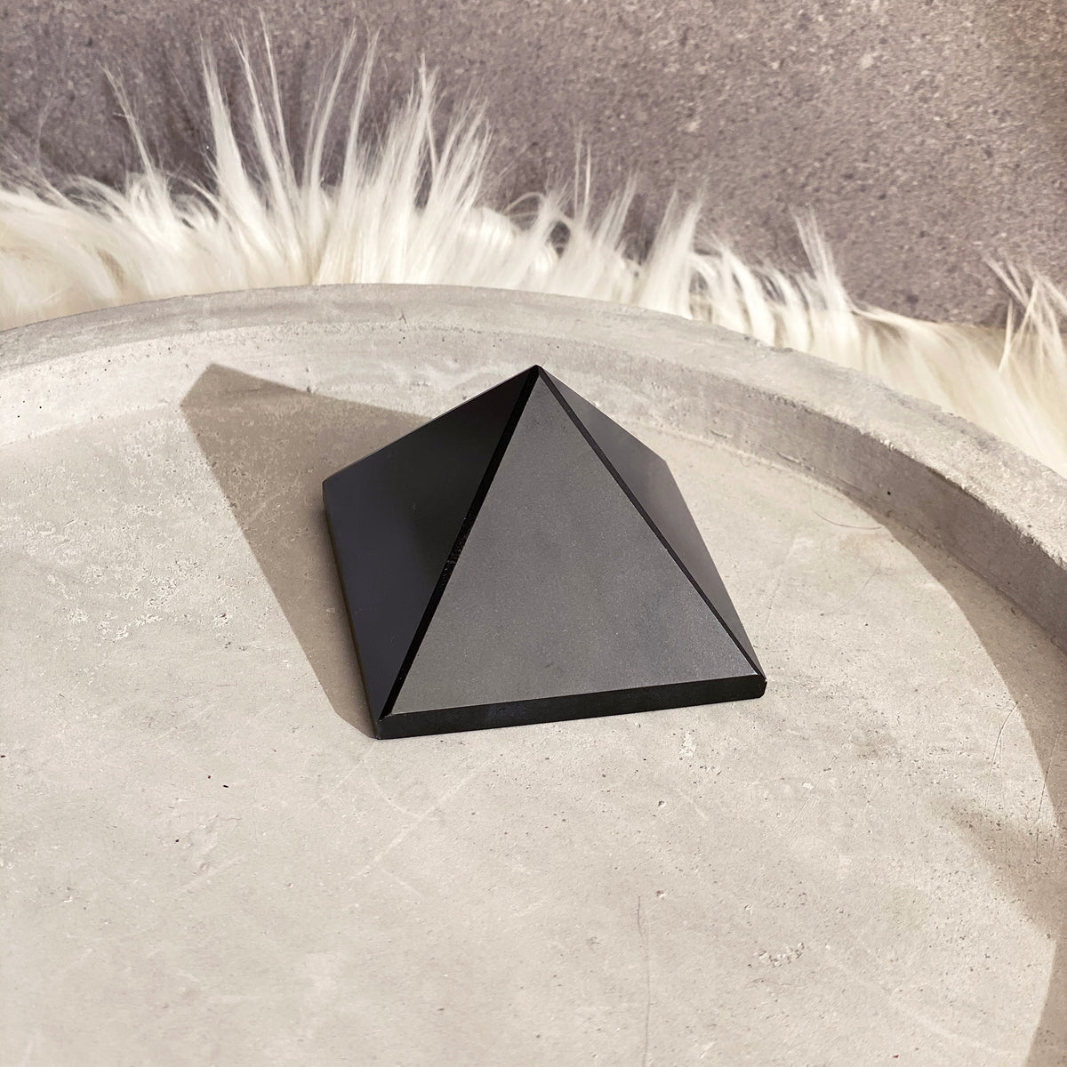 Black Onyx Pyramid – Tesori Bellini