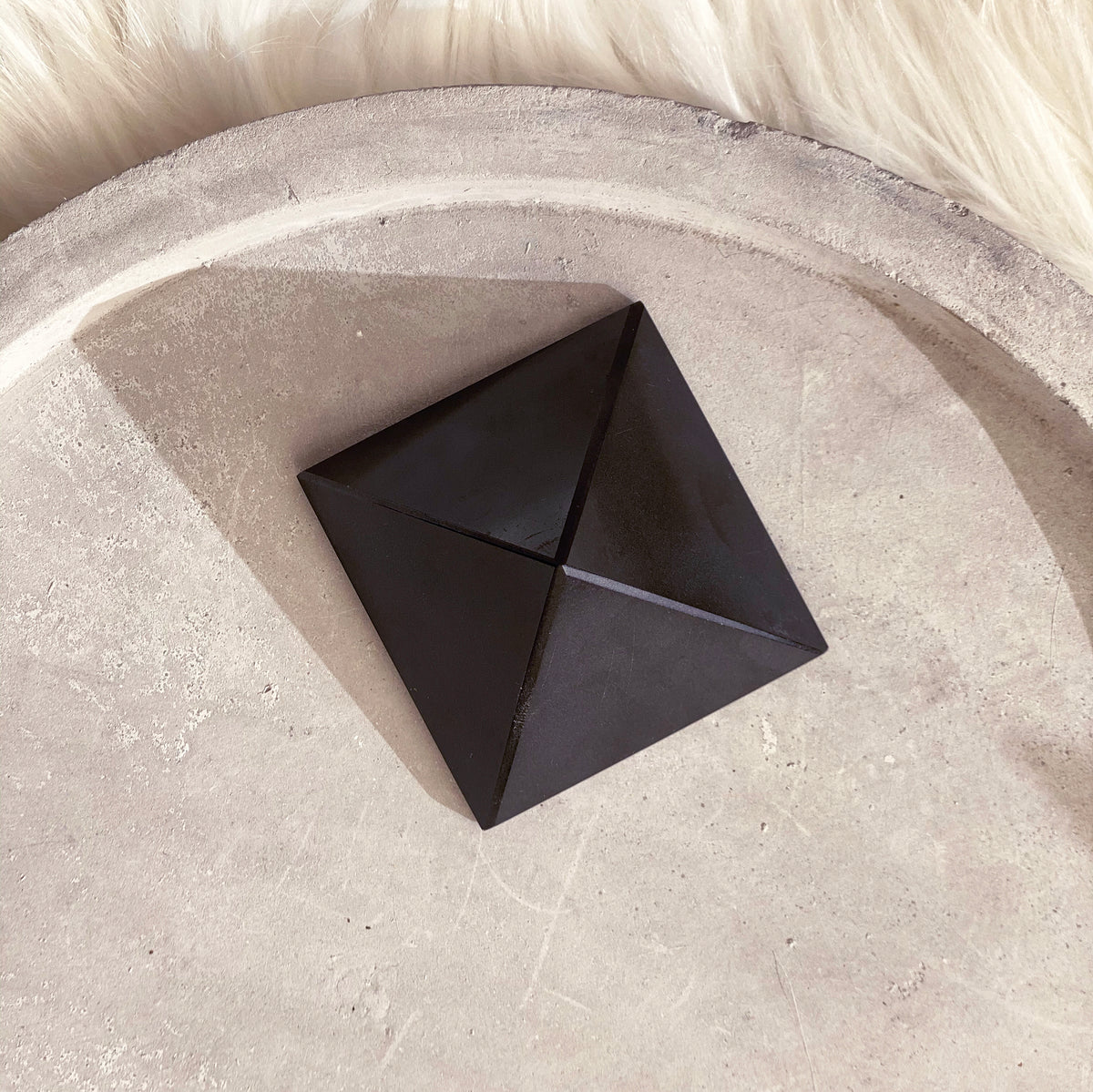 Black Onyx Pyramid – Tesori Bellini